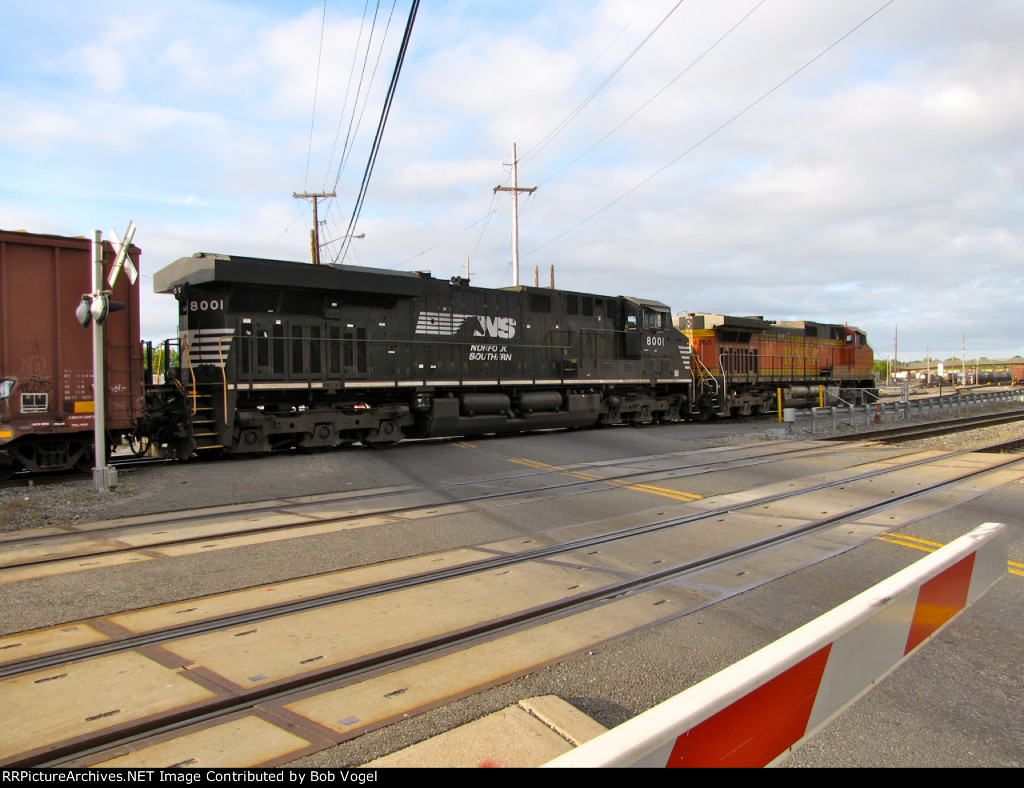 NS 8001 and BNSF 4365